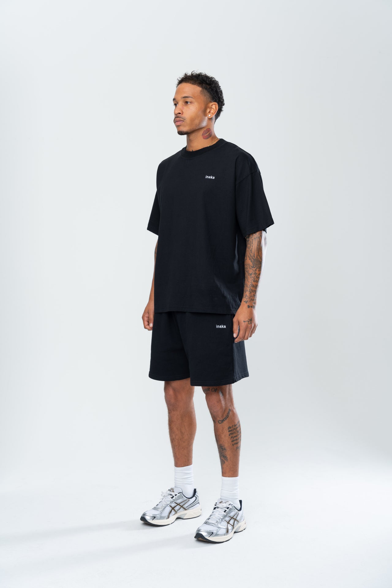 BASICS DISTRESSED TEE - BLACK – Inaka Power