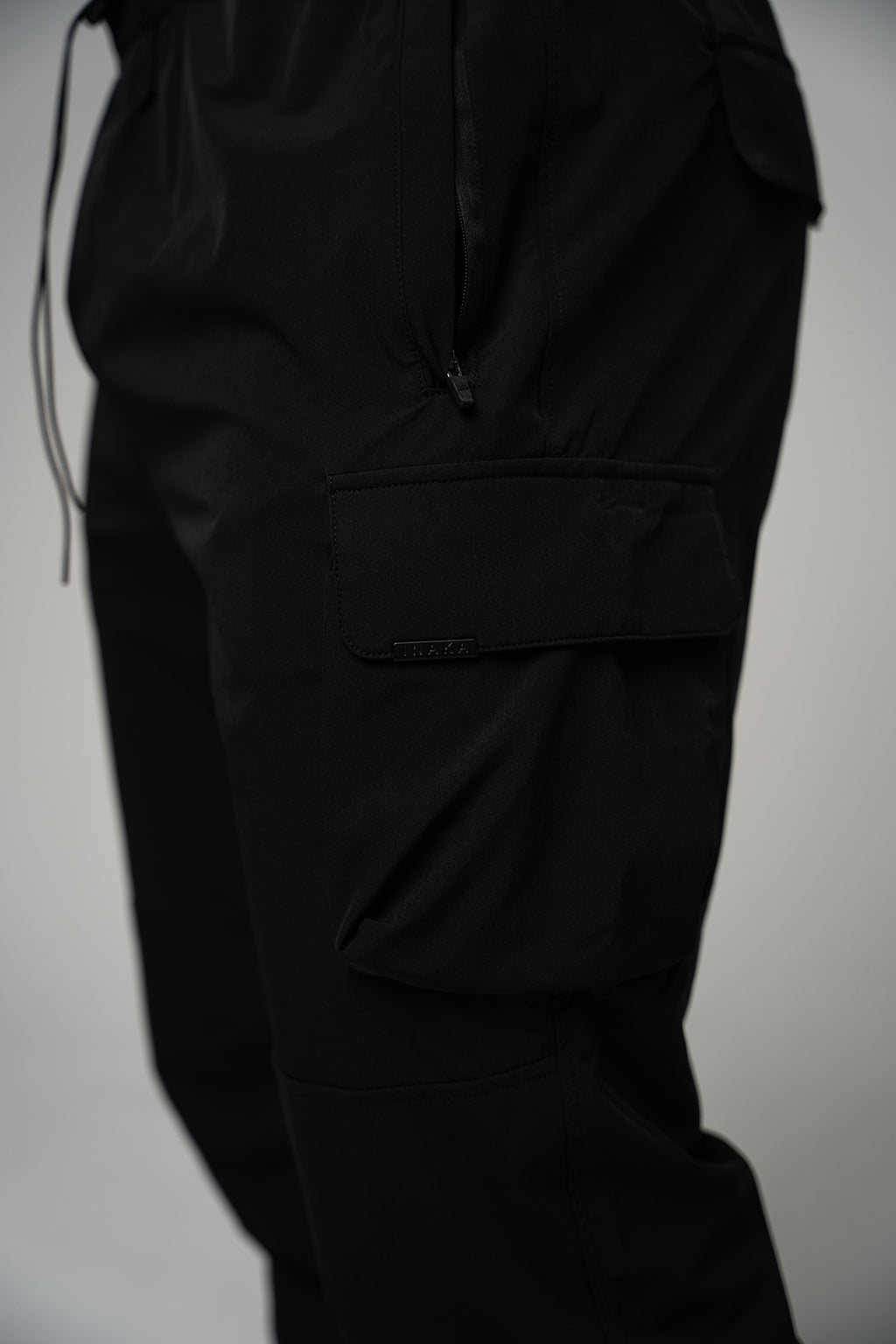 MEN'S PERFORMANCE TECH CARGO JOGGERS - JET BLACK – Inaka Power
